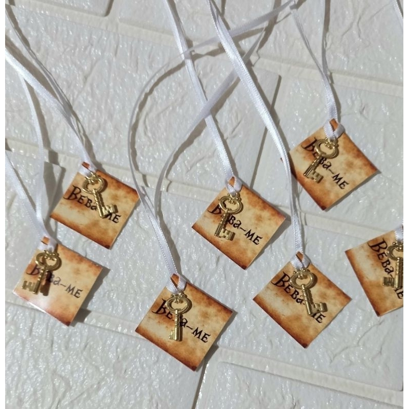 10 unidades de Tags com Mini chavinha dourada. Alice no país das ...