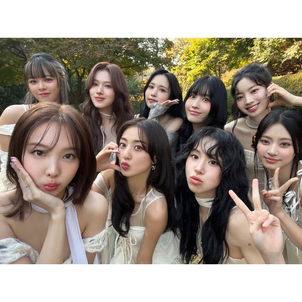 Kpop - Poster Twice WITH YOU-TH- Fanmade - Nayeon, Jeongyeon, Momo, Sana, Jihyo, Mina, Dahyun ...