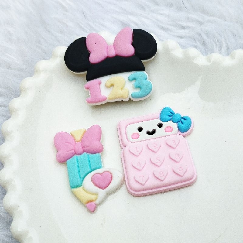 Kit Pin Crocs Jibbitz Fofo Escolar Minnie Números Matemática | Shopee ...