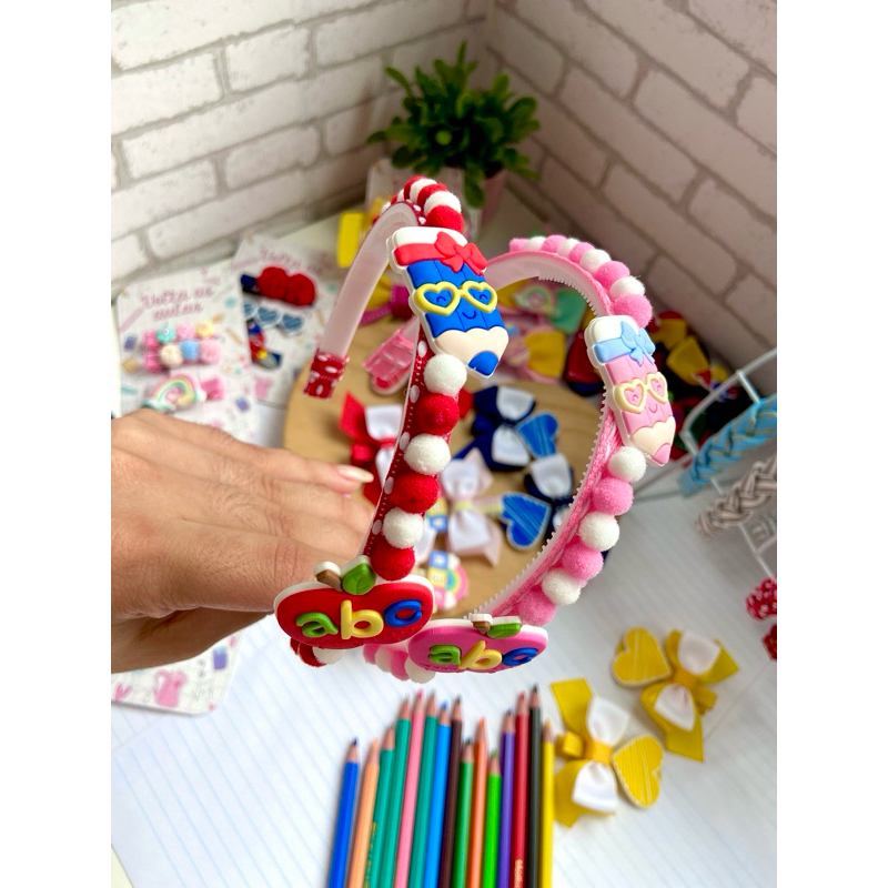 Tiara escolar Abc pompom | Shopee Brasil