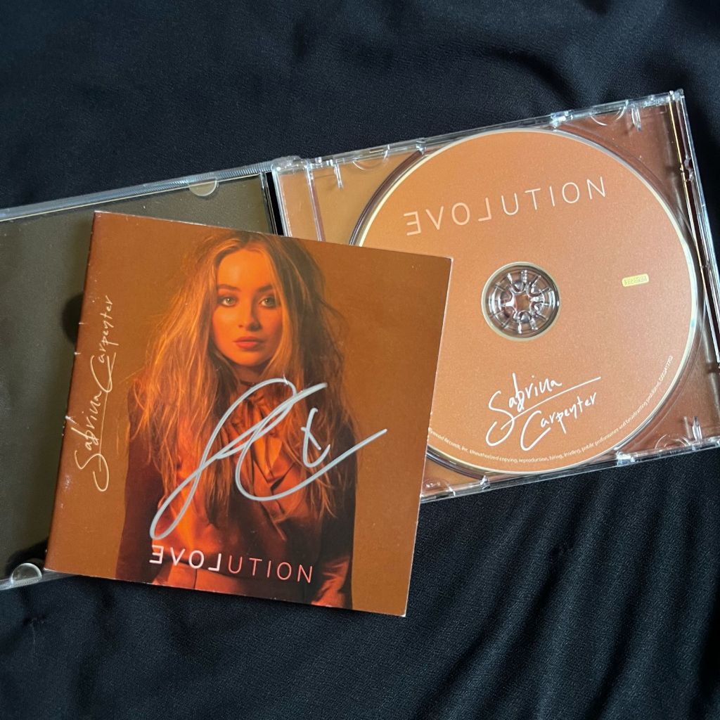 EVOLUTION (AUTOGRAFADO) - SABRINA CARPENTER | Shopee Brasil