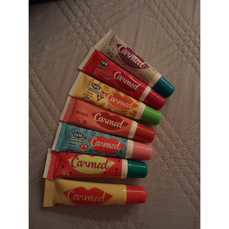 Hidratante labial Carmed fine sabores banana dentadura beijos cereja ...