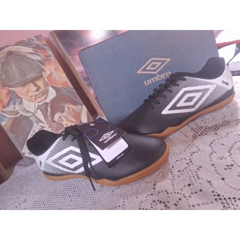 Chuteira Futsal Umbro, Número 39! | Shopee Brasil