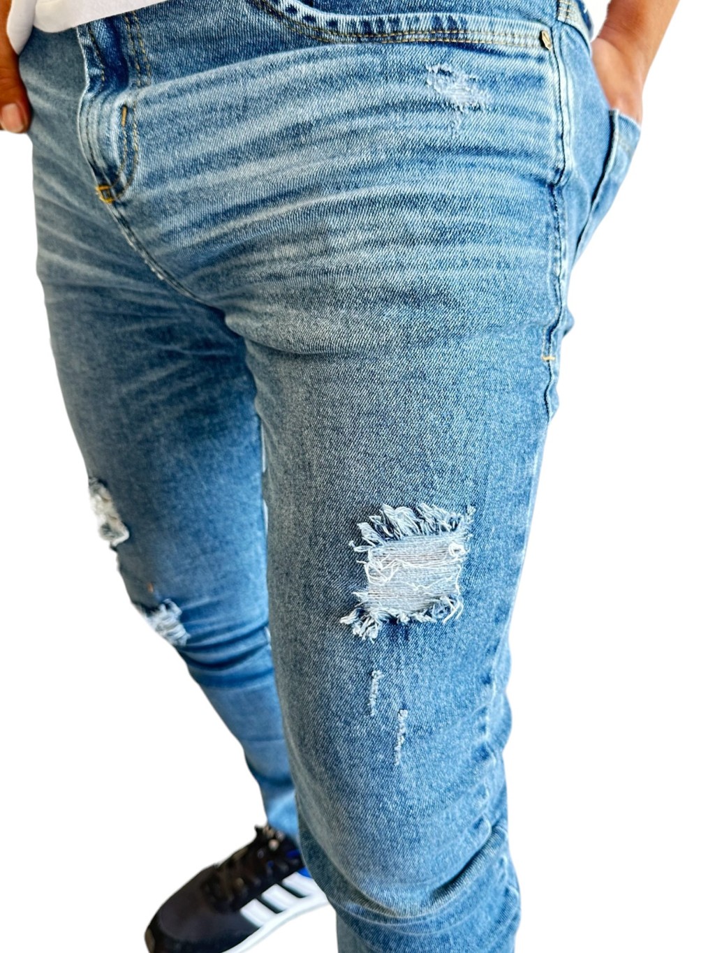 calça jeans skinny basica masculina com detalhes rasgadas com elatano a ...