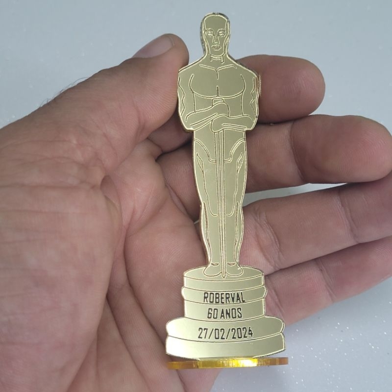 Lembrancinha Troféu Oscar 10cm Gravação Frente e Verso 10~50 unidades ...