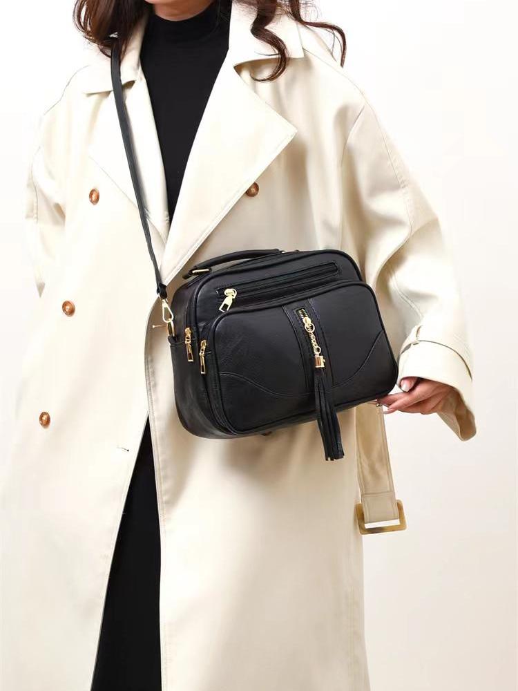 Bolsa Feminina Com Alça Lateral Transversal Faixa de Mão De Couro V2336 ...
