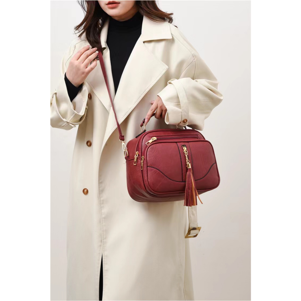 Bolsa Feminina Com Alça Lateral Transversal Faixa de Mão De Couro V2336 ...