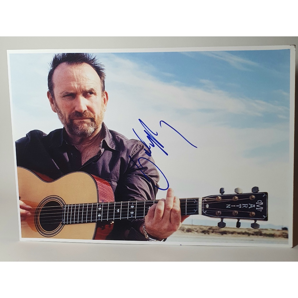 Foto autografada pelo Colin Hay do Men at Work | Shopee Brasil