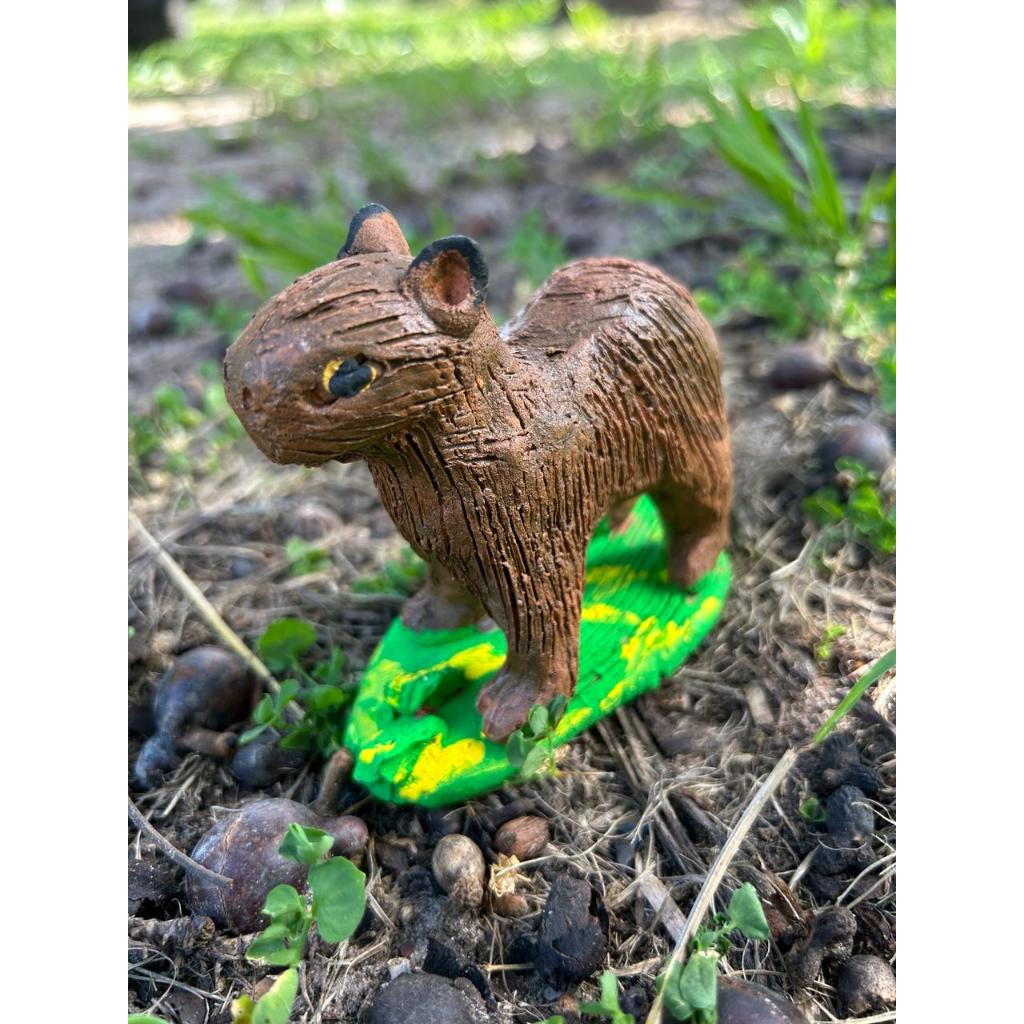 Capivara de barro artesanal - enfeite de jardim | Shopee Brasil