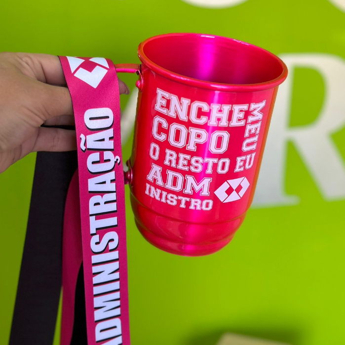 Caneca ADM Alumínio Rosa Neon - ADMINISTRAÇÃO - Enche meu copo o resto ...