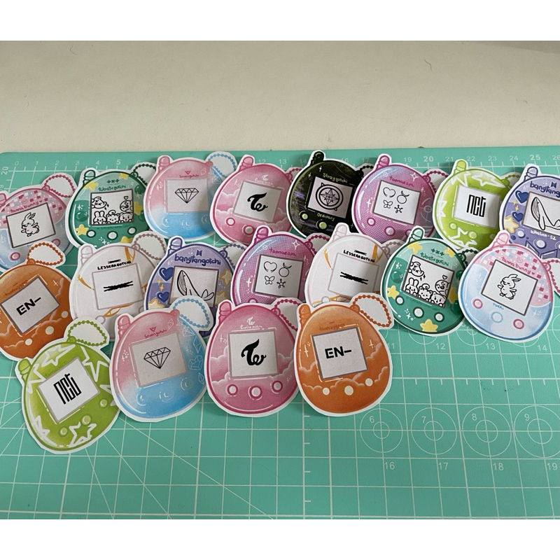 Adesivos KPOP TAMAGOTCHI - BTS TXT SKZ TWICE ENHYPEN NCT AESPA NEWJEANS ...