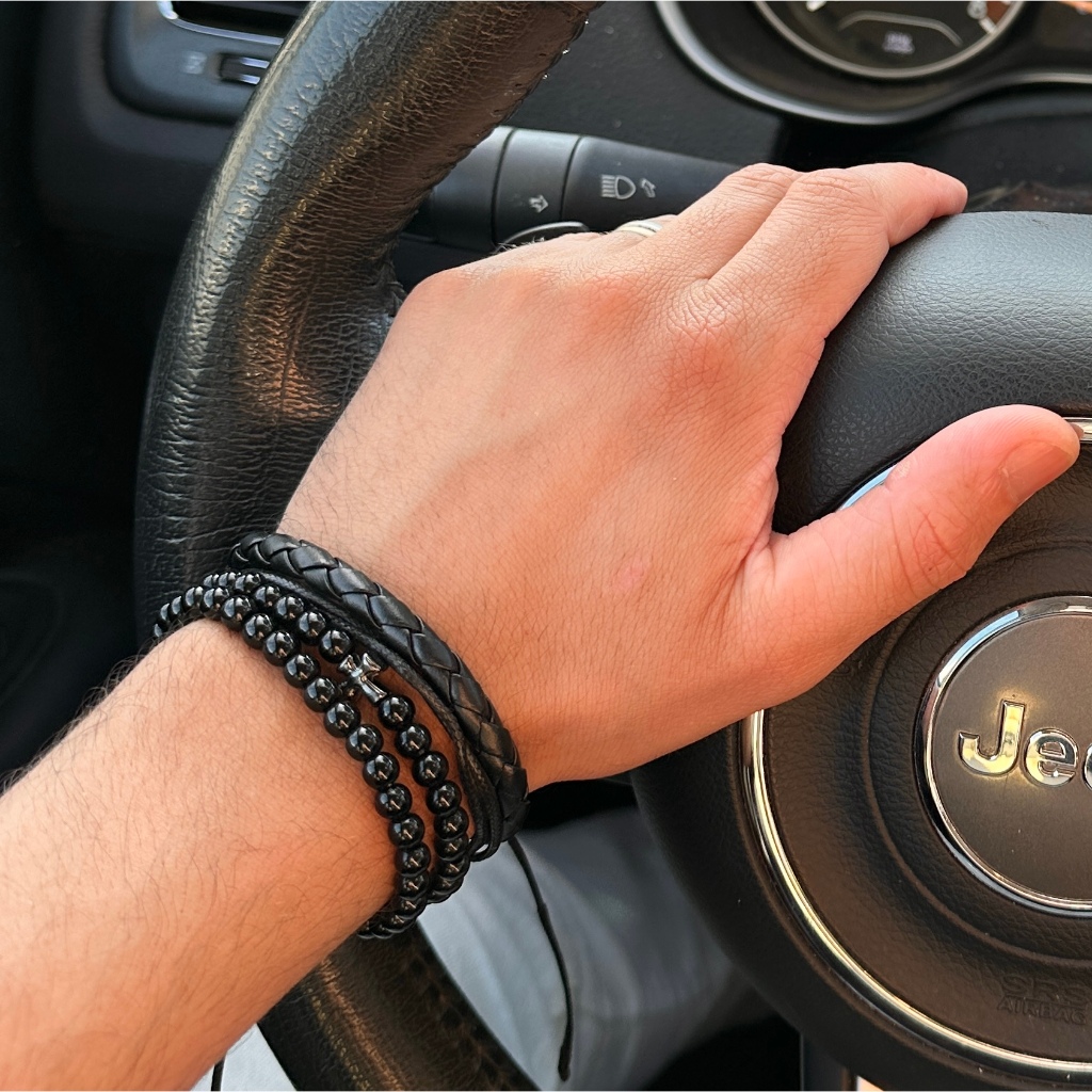 Coleção de Pulseiras Masculinas de Bolinhas e Couro: Elegância e Estilo ...