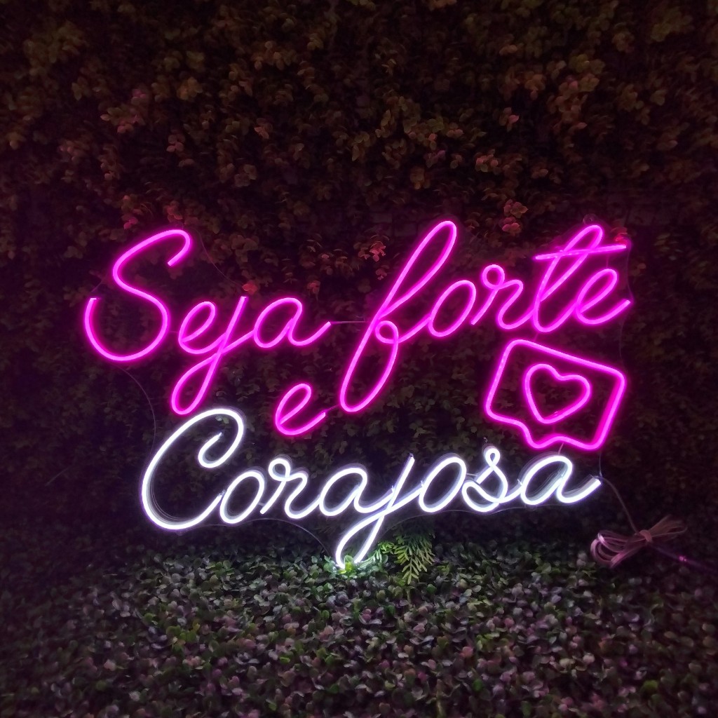 Frase em Neon Led - Seja forte e corajosa 70x40cm Letreiro para ...