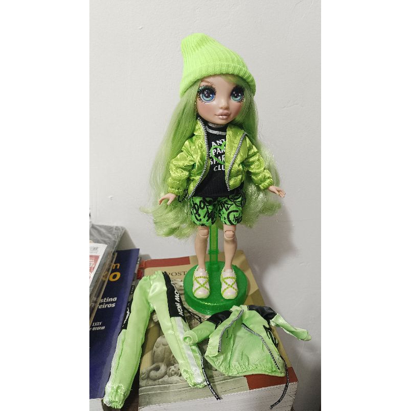Rainbow High Jade Hunter básica | Shopee Brasil