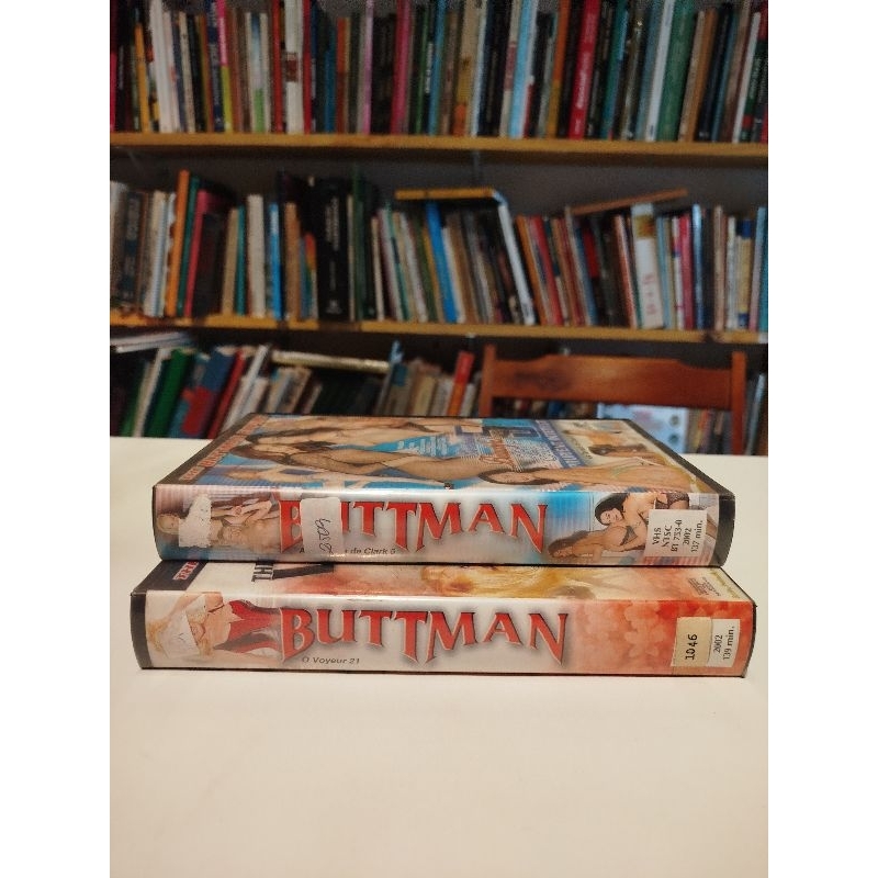 2 filmes VHS da buttman ( o voyeur 21 e as deusas de Clark 5) | Shopee Brasil