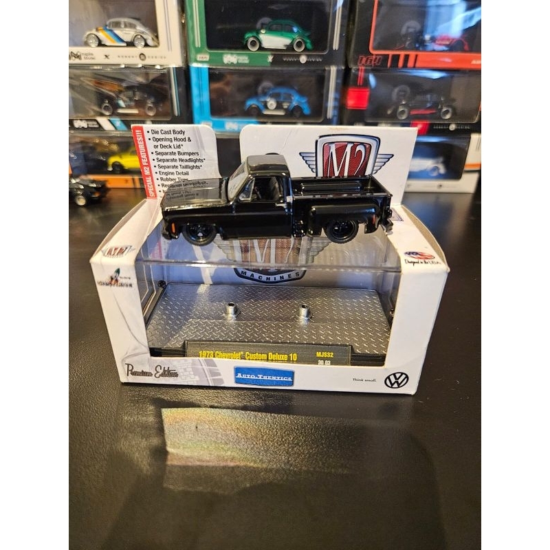 MINIATURA CHEVROLET CUSTOM DE LUXE 10 M2 MACHINES | Shopee Brasil