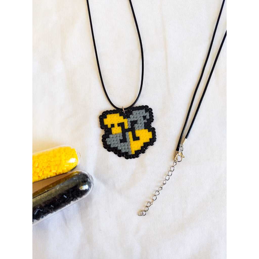 Colar Lufa-Lufa harry potter brasão hogwarts pixel art | Shopee Brasil