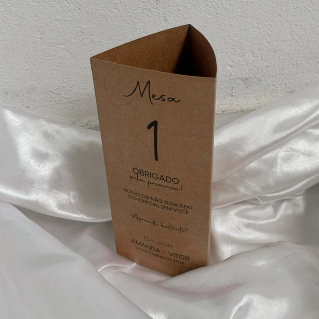 cardápio triangular kraft - menu triângulo para mesa de festa cardápio ...