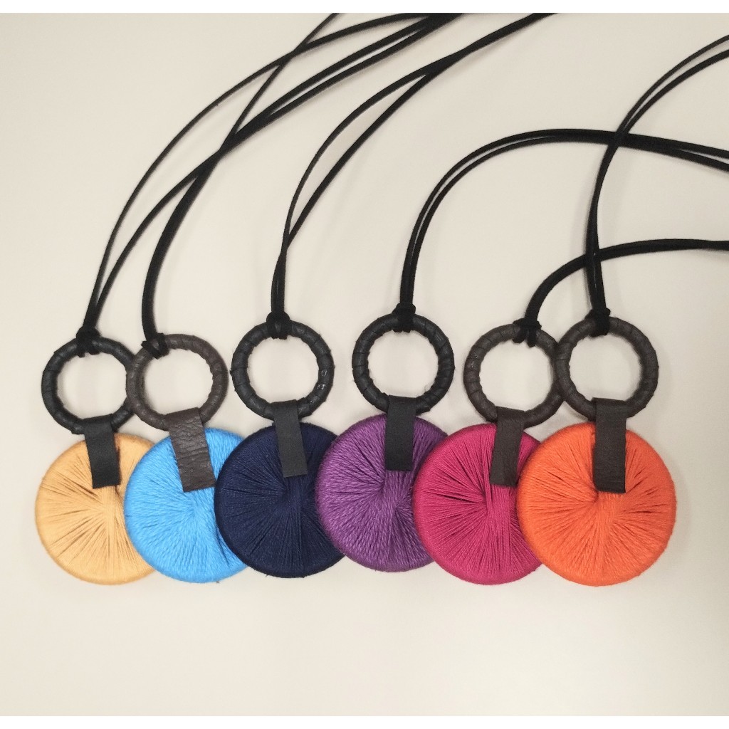 Colar artesanal "Espiral de Cores" | Shopee Brasil