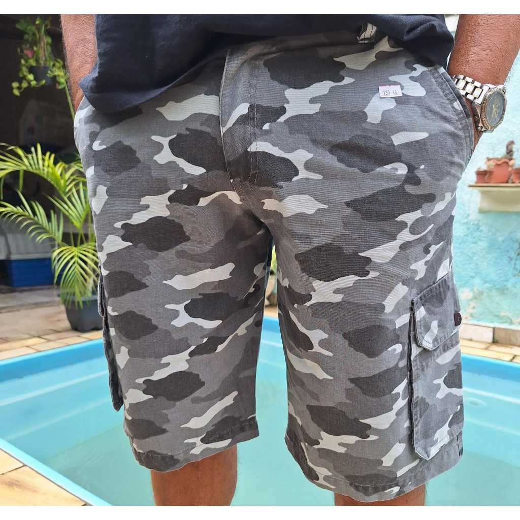 Bermuda Cargo Masculina Brim de Sarja 6 Bolsos Camuflado Cinza/Verde ...
