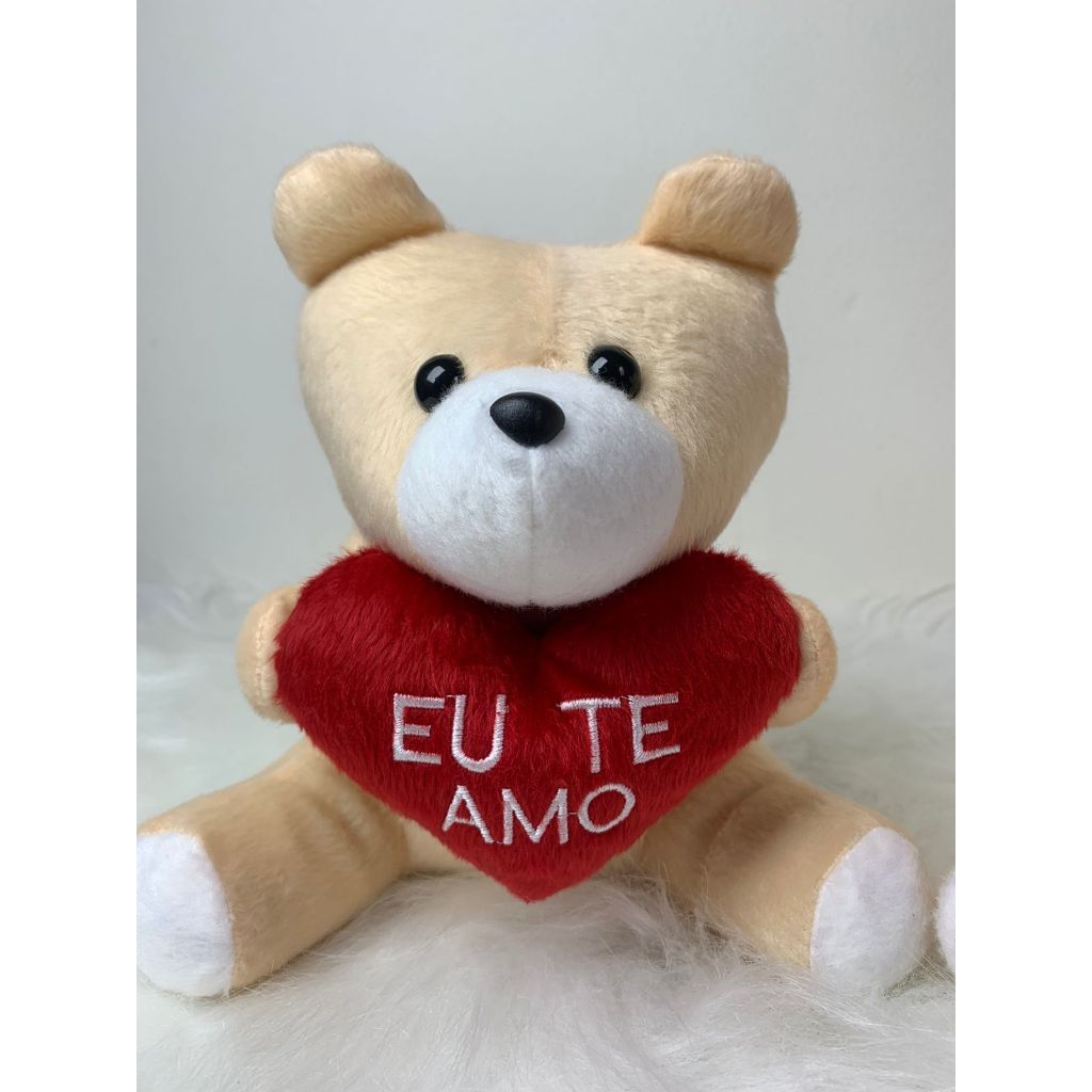 Ursinho de pelúcia com coração bordado ''Eu te amo'' -Pelúcia- Cesta ...