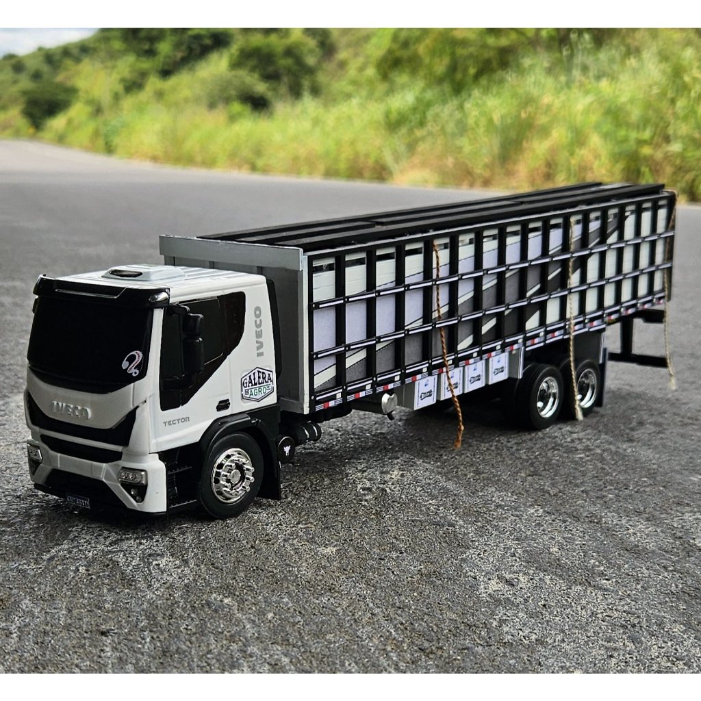 MINIATURA CAMINHÃO IVECO TECTOR BOIADEIRO FUNCIONAL | Shopee Brasil