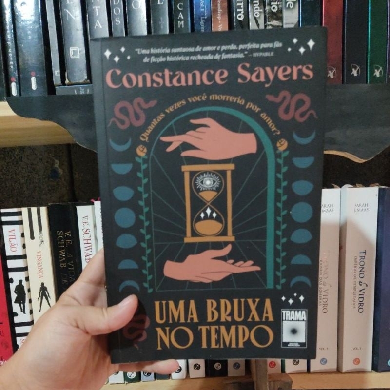 Uma bruxa no tempo — Constance Sayers | Shopee Brasil