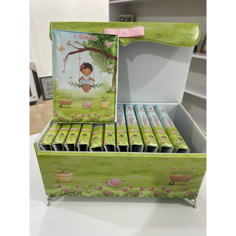 Álbum Box Mesversário Jardim Encantado Personalizado Liz 480 Fotos ...