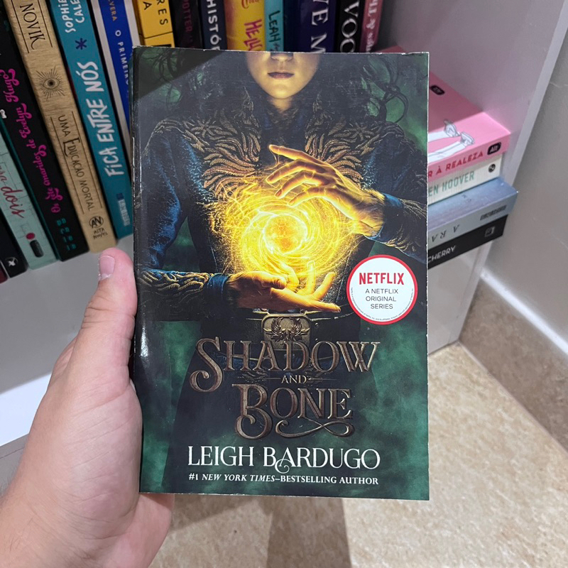 Shadow and Bone (The Shadow and Bone Trilogy Book 1) (English Edition ...