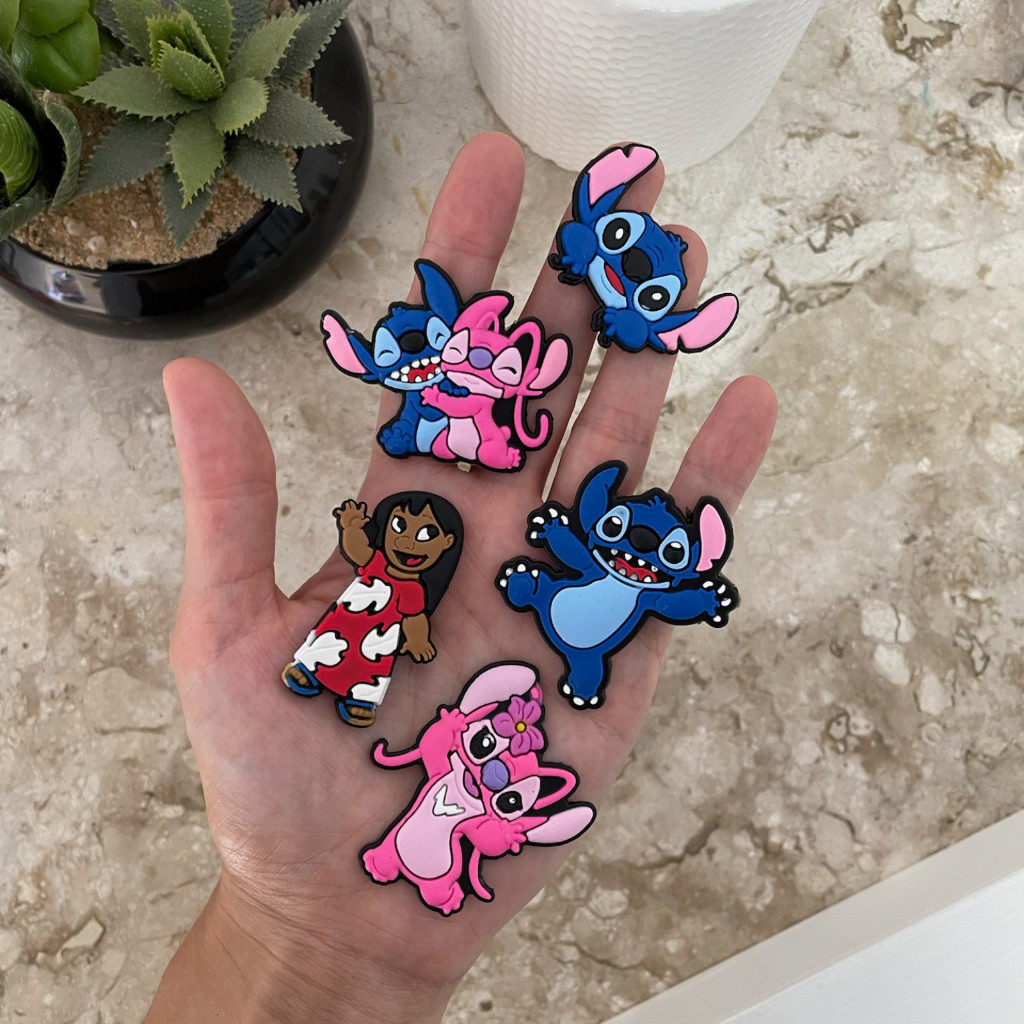 Kit 5 Pins/Broches para Crocs Babuche Emborrachados Jibbitz Lilo Stitch ...