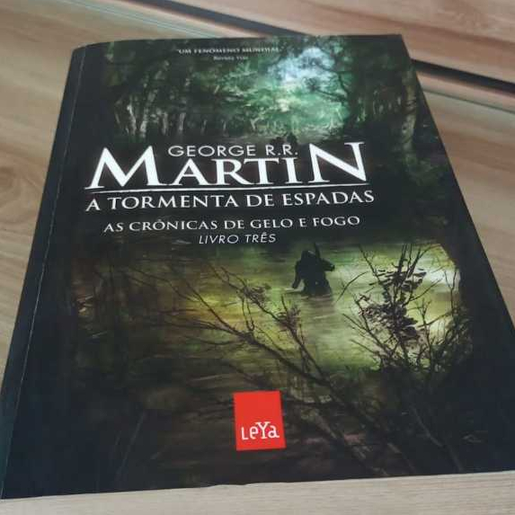 A tormenta de espadas - As Crônicas de gelo e fogo (livro 3 ) ; George ...