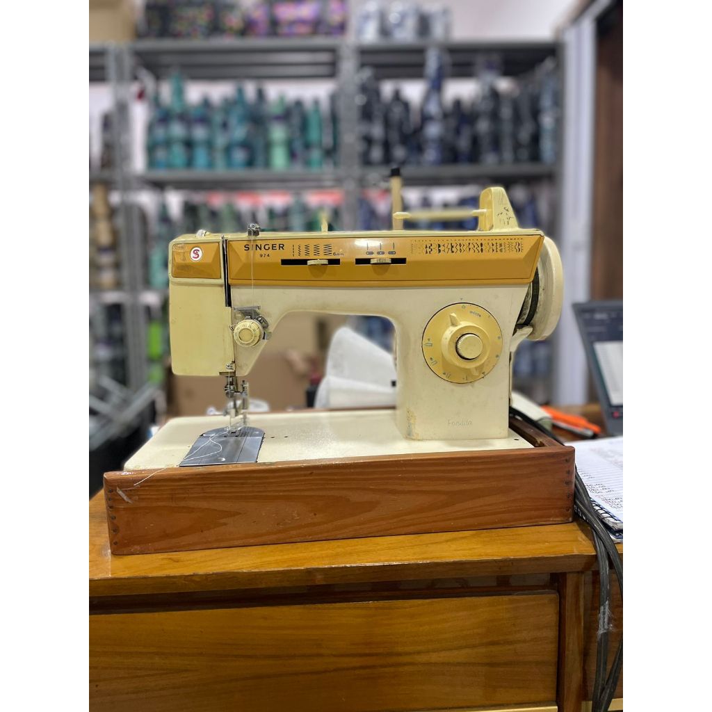 Máquina Domestica Singer 974 com discos para pontos decorativos ...