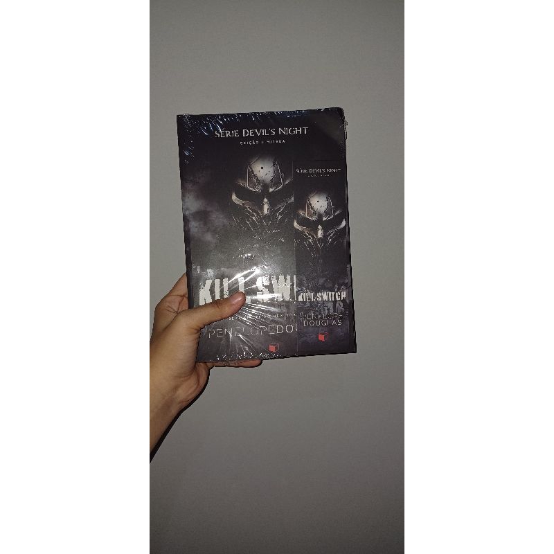 Livro Kill Switch - Devil's Night de Penelope Douglas | Shopee Brasil