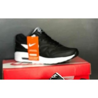 TENIS JUST DO IT LANÇAMENTO PRETO/BRANCO | Shopee Brasil