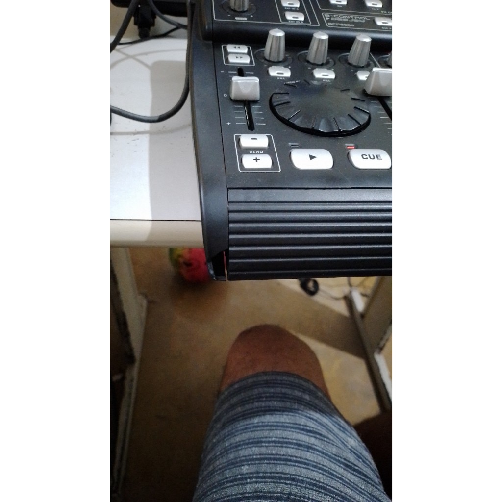 CONTROLADORA BEHRINGER DJ BCD3000 MUITO BOA | Shopee Brasil