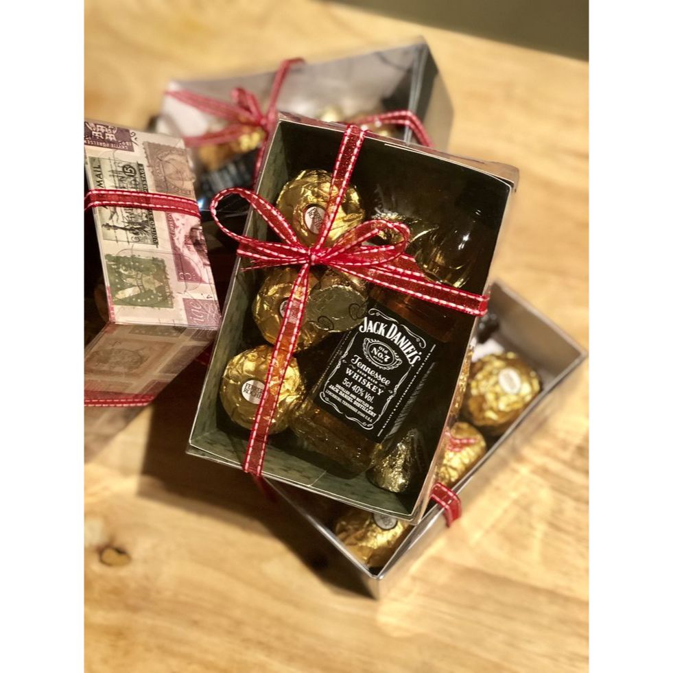 Kit de presente perfeito com garrafinha jack Daniels® e bombons ...