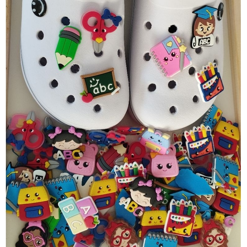 Pins escolar Bottons Jibbtz personalizados para calçados 8 peças ...