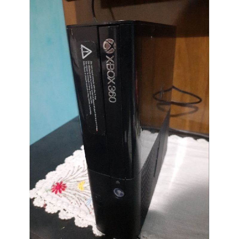 Xbox 360 Super Slim Liga mas não dá imagem (somente o console) - Corre Que Ta Baratinho