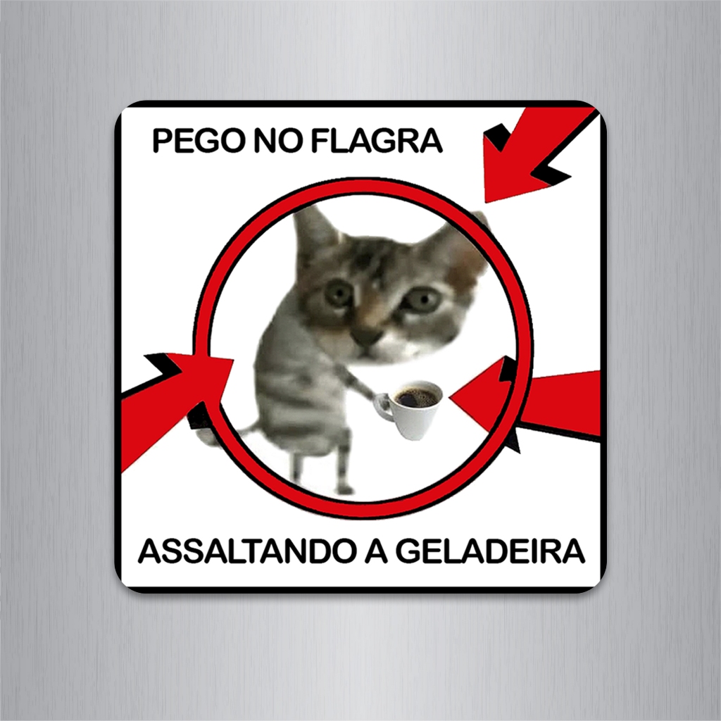 Imã de geladeira meme gato pego no flagra - Escorrega o Preço