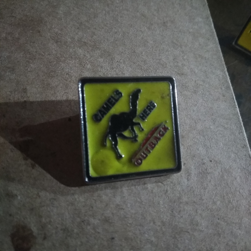 Pin Placa Sign Camels Here Outback Steakhouse | Shopee Brasil