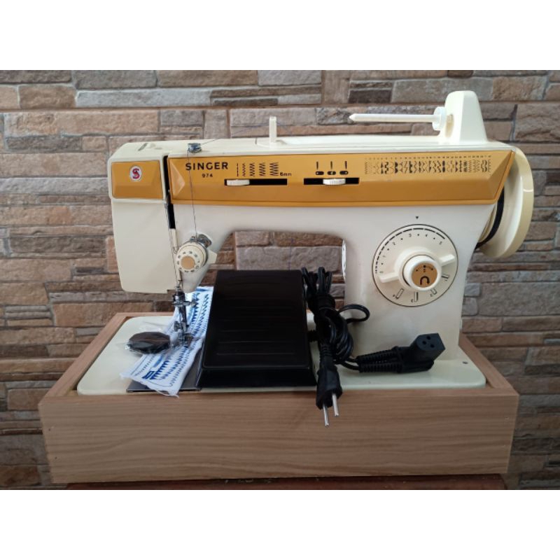 Máquina de costura Singer 974 Usada Revisada 220v | Shopee Brasil