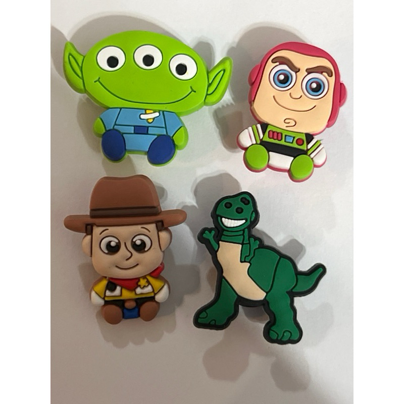 JIBBITZ 04 peças TOY STORY KIT BROCHES | Shopee Brasil