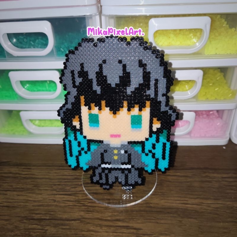 ímã / totem Muichiro Tokito do Demon Slayer em Pixel Art - Faz a Boa!
