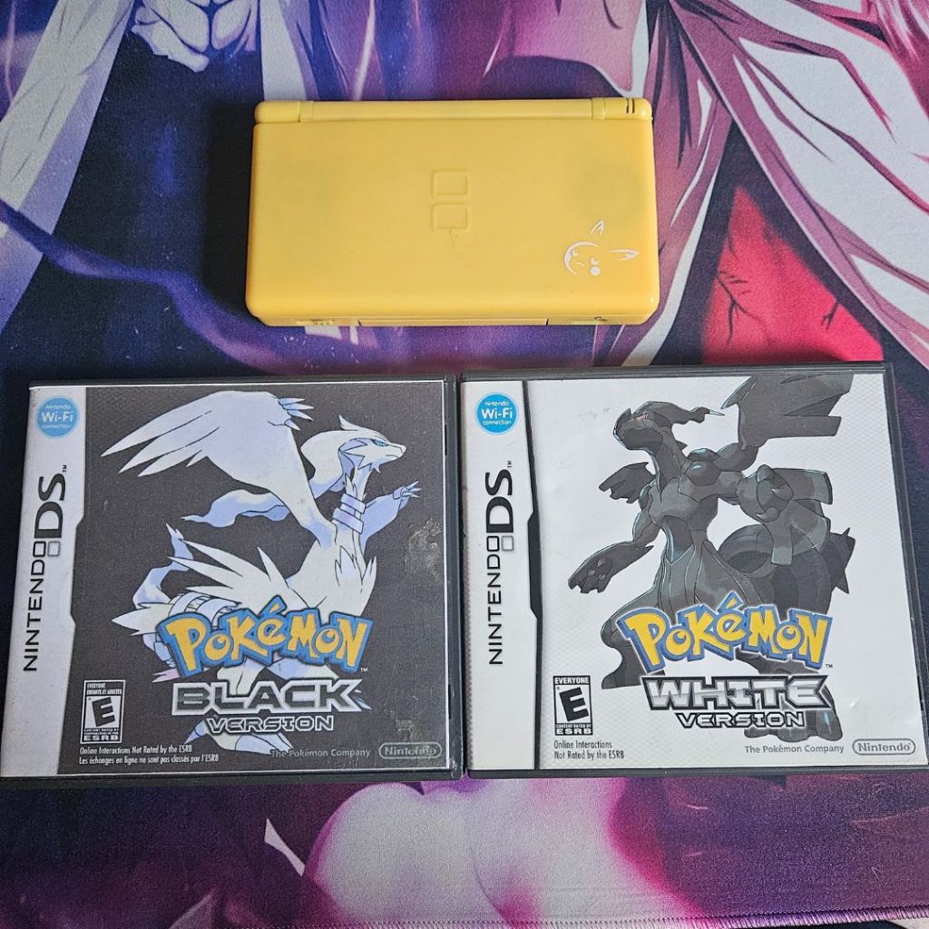 Nintendo DS Lite Pikachu + Jogos Pokémon Black e White Originais ...