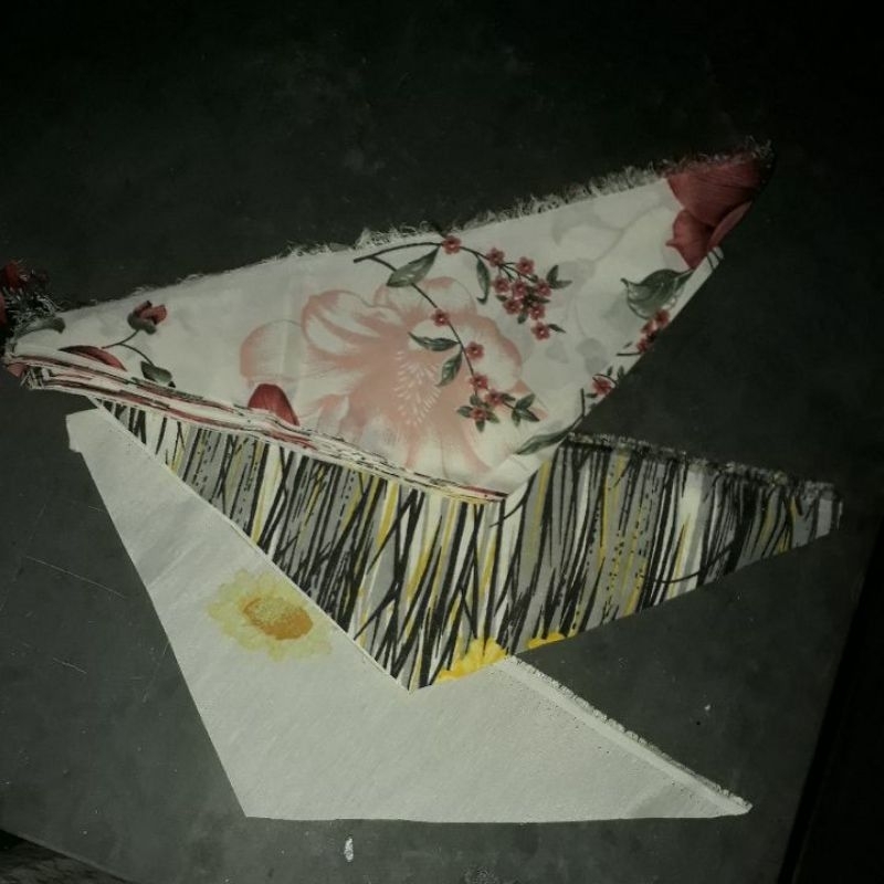 100,200,300 retalhos Triângulo /Bicão para ARTESANATO | Shopee Brasil