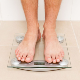 Balança Humana Digital Eletrônica Até 180kg Com Pilha Vidro Temperado ...