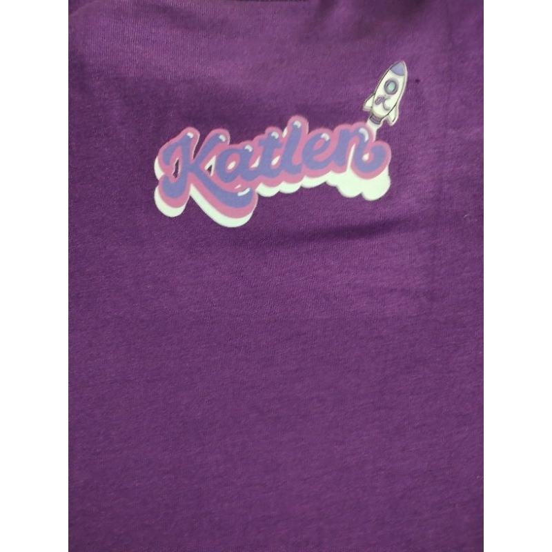 Camiseta Katlen zoom boom irmã da Emilly Vick Youtuber camisa roxa com ...