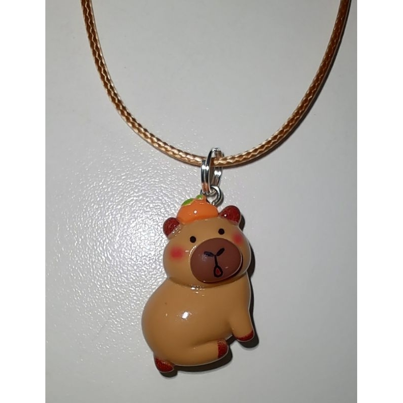 Colar de capivara resina | Shopee Brasil