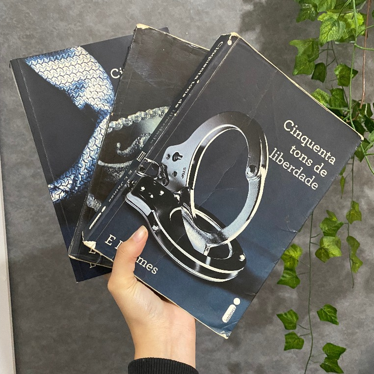 box trilogia cinquenta tons de cinza | Shopee Brasil
