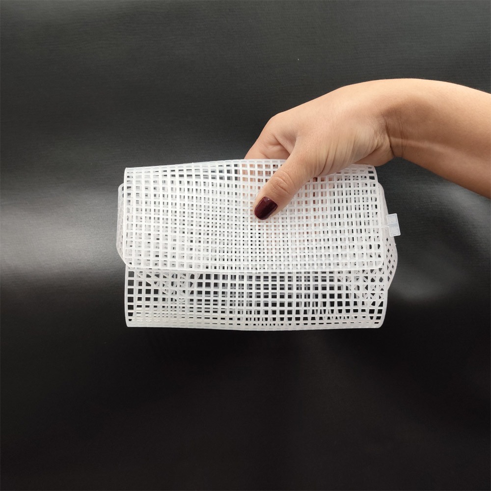 Malha chenille para bolsa 40x36cm BXWG01 (Tela plástica) com furo de 4mm | Shopee Brasil